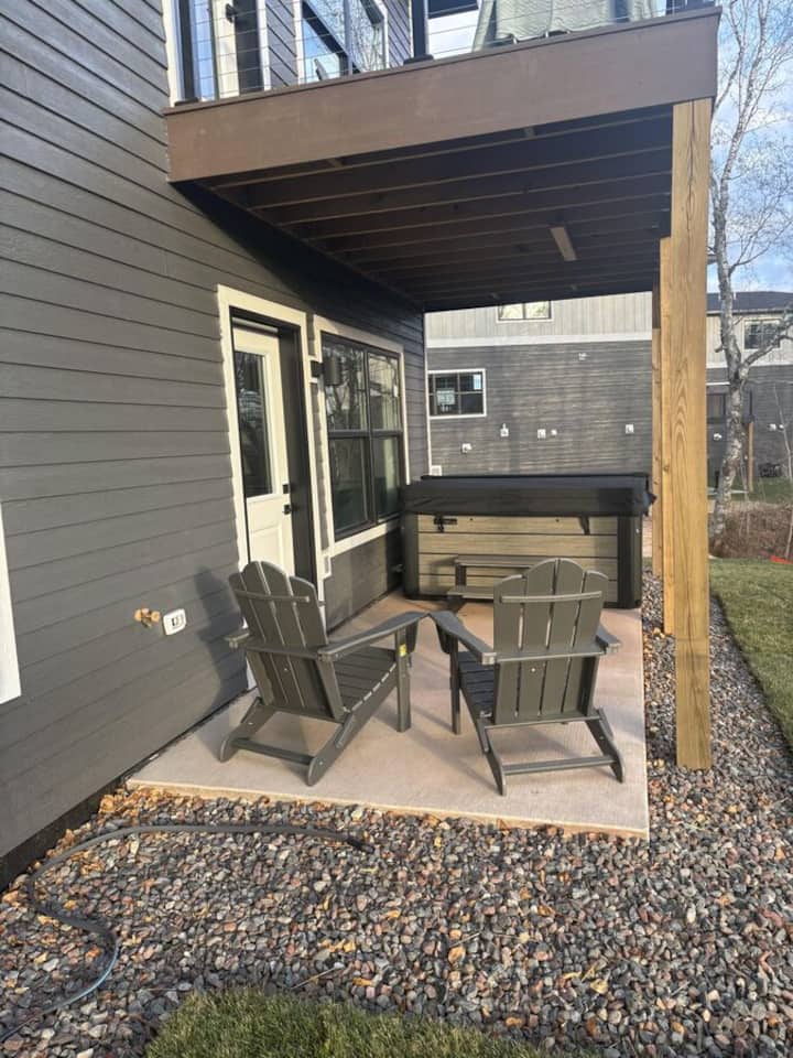 Riverwest Northern Retreat - 25% Off Ski Tickets - Duluth, MN