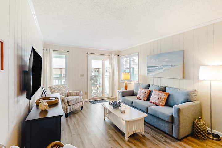 2br Oceanview 3rd-floor | Patio | Pool - Atlantic Beach, NC