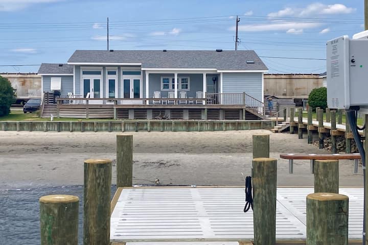 3br Beachfront Home With Dock And Deck - Beaufort, NC