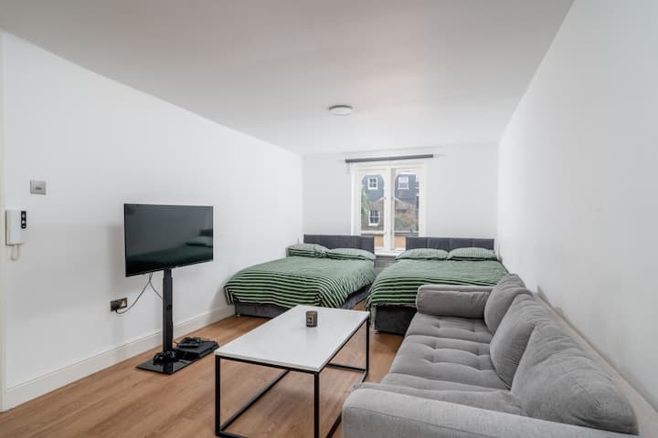 16 Guests 4 Studio Group Contractors Stockwell Sw9 - Londres