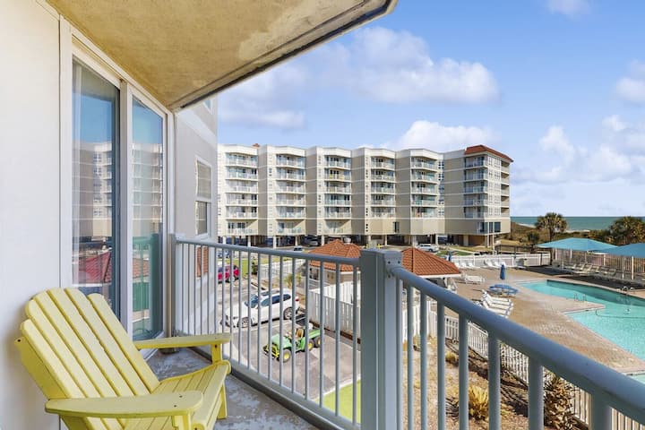 Oceanfront Condo With Shared Pool And Beach Access - North Topsail Beach, NC