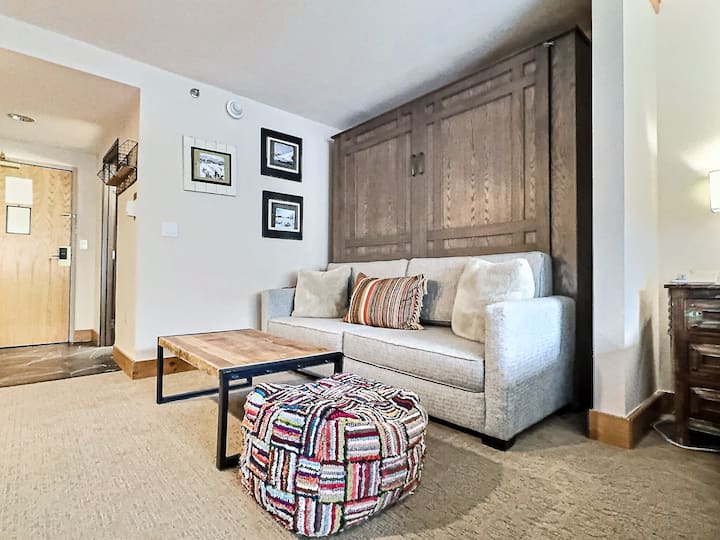 Top Floor Remodeled Studio With Pool, Hot Tub, Ski - Crested Butte, CO