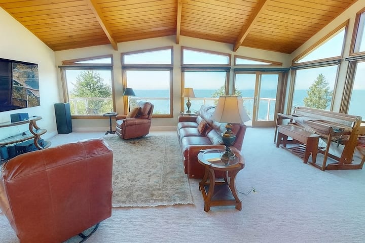 Beach View, Loop Place, Cliffside, Bbq, Hot Tub - Trinidad, CA