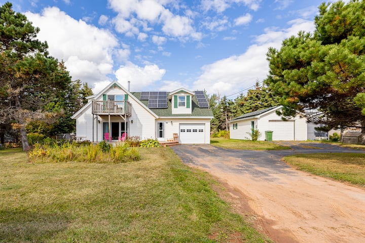 *New* Sheep Pond Beach With Hot Tub & Beach Access - Île-du-Prince-Édouard