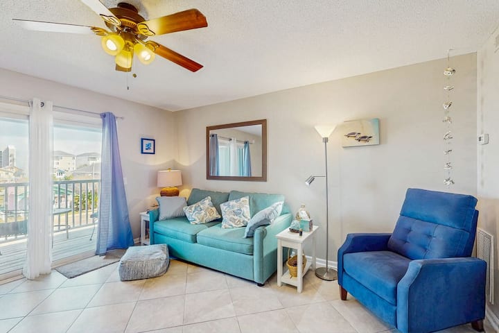 Stunning Coastal Condo With Shared Pool - Carolina Beach, NC