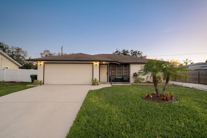 Palm Retreat | On The Legacy Trail | Greatlocation - Sarasota, FL