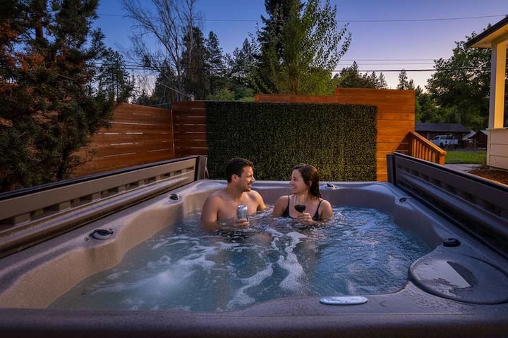 Downtown Bnb House - Hot Tub - Sauna Retreat - Leavenworth, WA