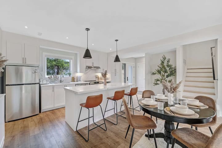 Newly Built Home Laneway- With Parking! - Toronto