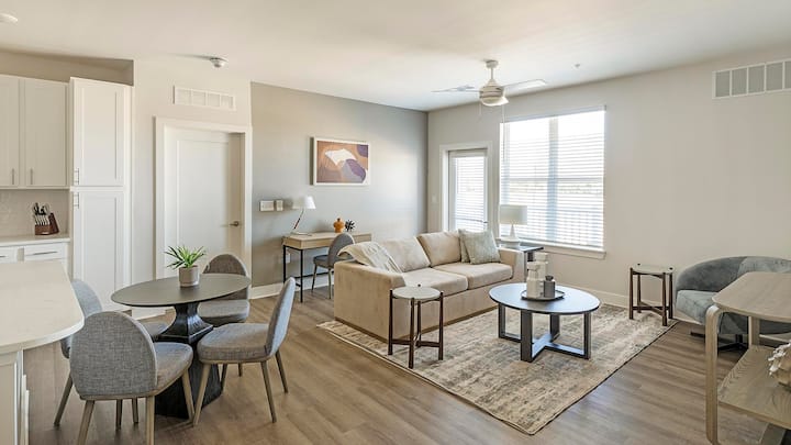 Landing | Spectacular 2bd, Gym, Courtyard - Huntsville, AL