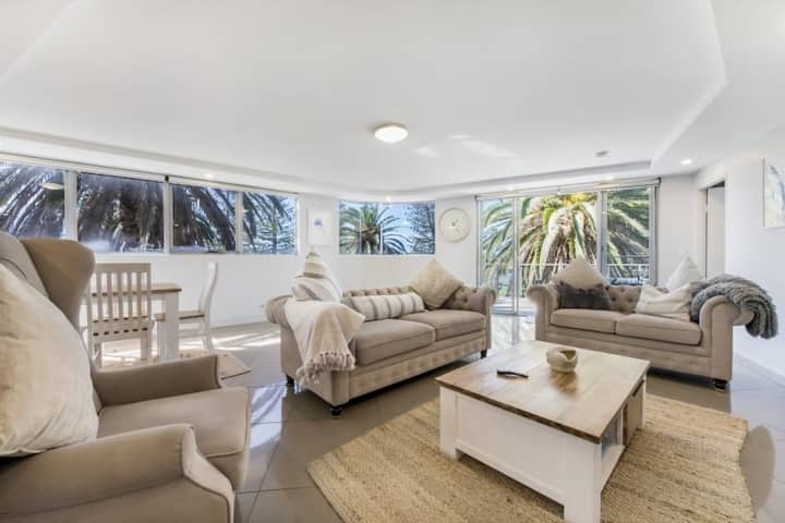 Family-friendly With 2 Tvs & Rooftop Pool - The Entrance