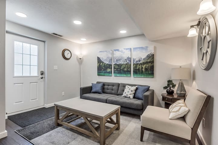 The Nook – Stylish Basement Stay - Waffles Too! - Provo