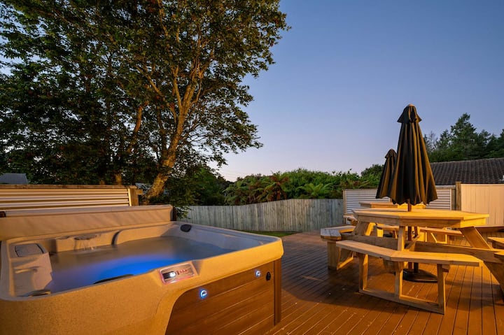 Tihi Time | Great Deck, Spa Pool & Games Room - Rotorua