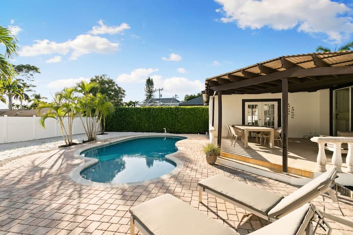 Amazing 4 Bedroom Marco Island Home W/ Heated Pool - Marco Island, FL