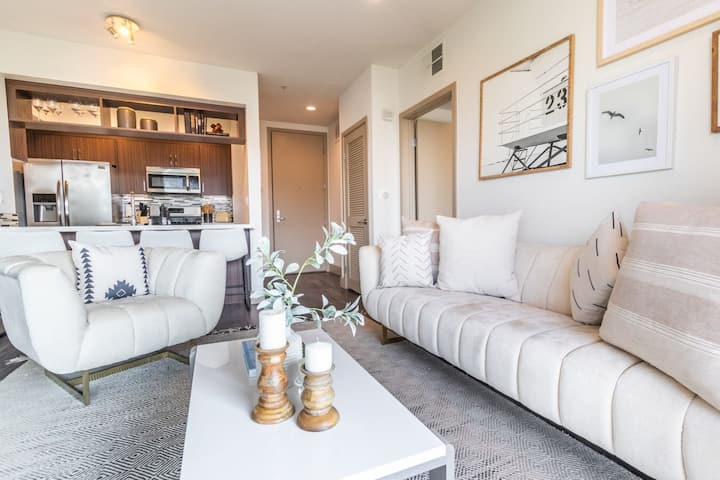 Downtown Sm • Modern 2bd/2ba • Top Location! - Santa Monica, CA
