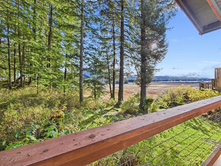 Sunny Point 2br With Deck & Mountain Views - Juneau, AK