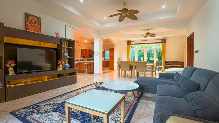 Sunlit Villa | 7br Pool Villa | December Offer! - Phuket