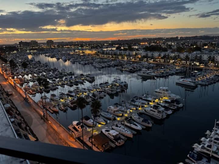 Modern Marina High-rise W/ Views, Pools & Parking - Marina del Rey, CA