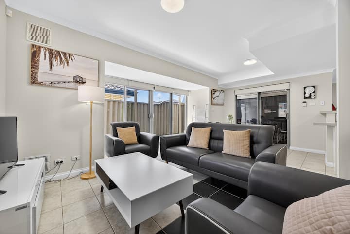 3-bedroom Escape With Outdoor Living Area - Mandurah