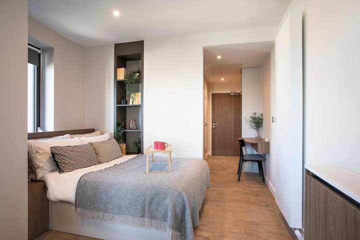 Mid-century Studio - Gym & Co-working : Staycozy - Croydon