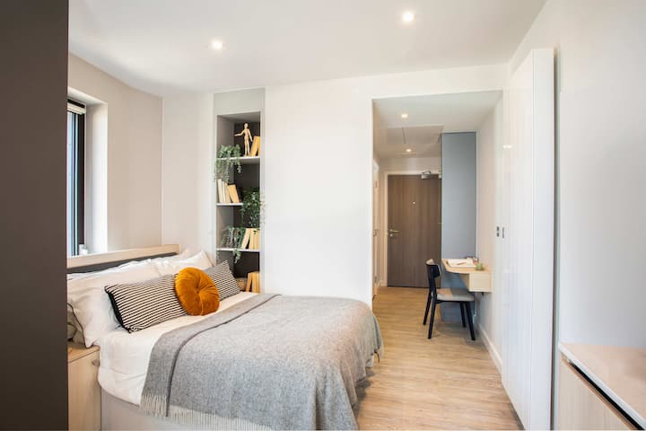 Stylish Studio Apartment W/ Gym : Staycozy - Croydon, UK