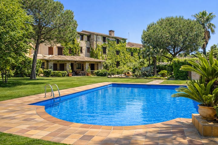 Historique Majestueux Pour 32 Personnes, Plage 10k - Calafell