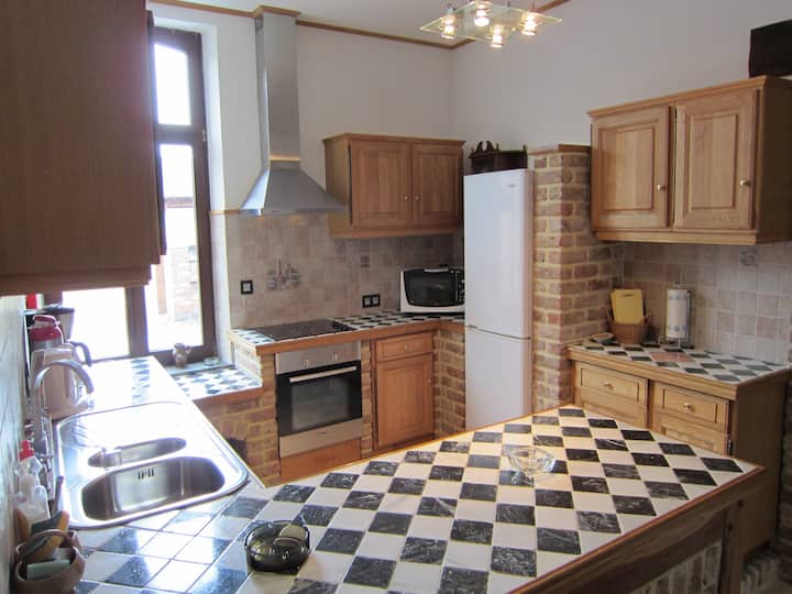 Maison De Vacances à Cul-des-sarts Près De Forest - Couvin