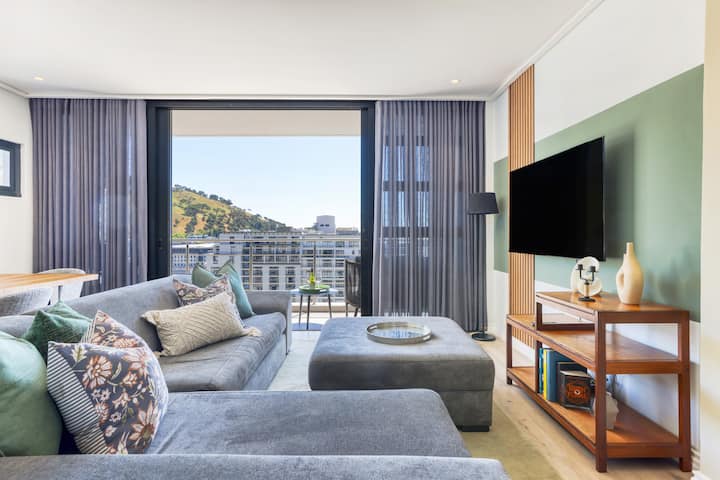 Bree Street Beauty: Atlantic Views & City Vibes - Cape Town