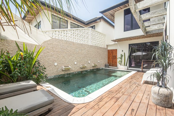 Chic 4-br Villa In Central Seminyak, Beach 5 Mins - Bali