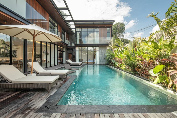 Elegant 5br Tropical Escape Just 400m To Beach - Indonesia