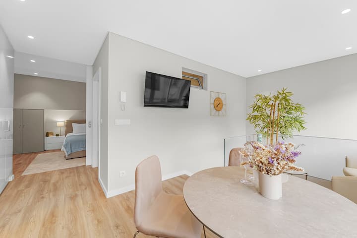 Cozy Apartment In Heart Of City - Funchal