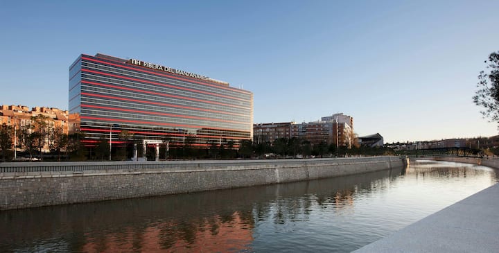 Onsite Gym, Pool, And E-bikes For Rent - Madrid