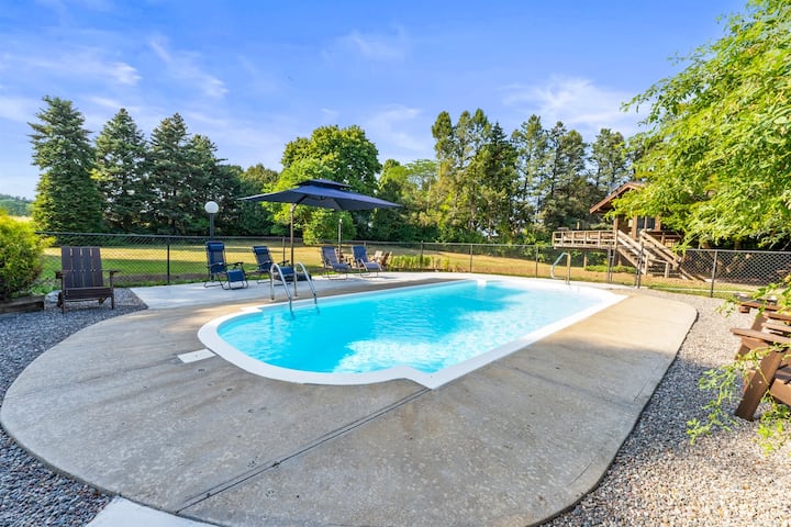 Hot Tub | Pool | Near Wineries | Pet Friendly - Geneva, NY