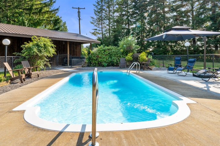 Hot Tub | Pool | Near Wineries | Pet Friendly - Geneva