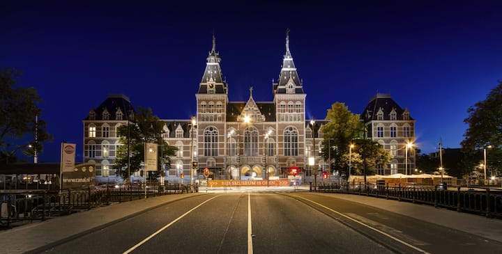 Small Basement Room At Hotel V Frederiksplein - Amsterdam