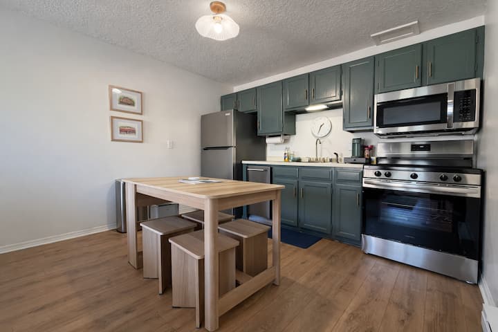 Main St. Studio | Walk To Lifts, Dining, Shopping - Red River, NM