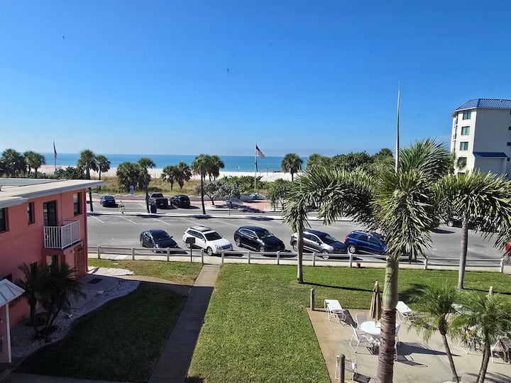 Steps To St. Pete Beach!-pool-beach View! 6800-305 - St. Pete Beach, FL