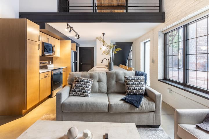 Landing | Spectacular 2bd, Gym, Courtyard - Cleveland Heights, OH