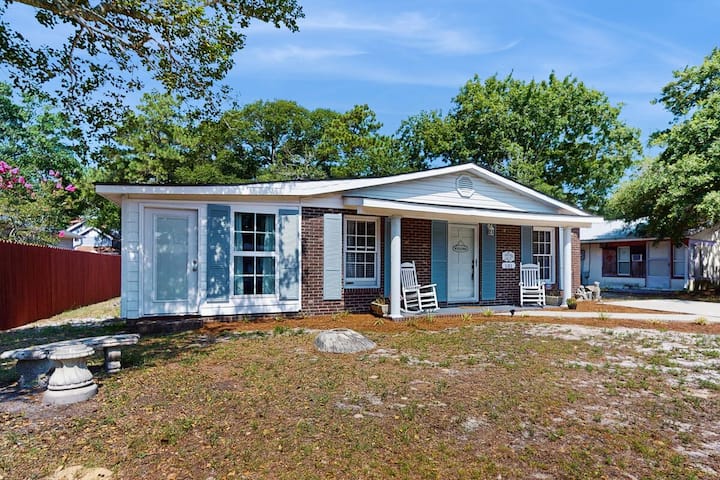 Wilson Honey Do: Private Patio, Close To Beach - Long Beach, NC