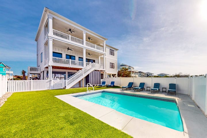 Take Me A-wave: Near Beach With Pool, Foosball - Ocean Isle Beach, NC