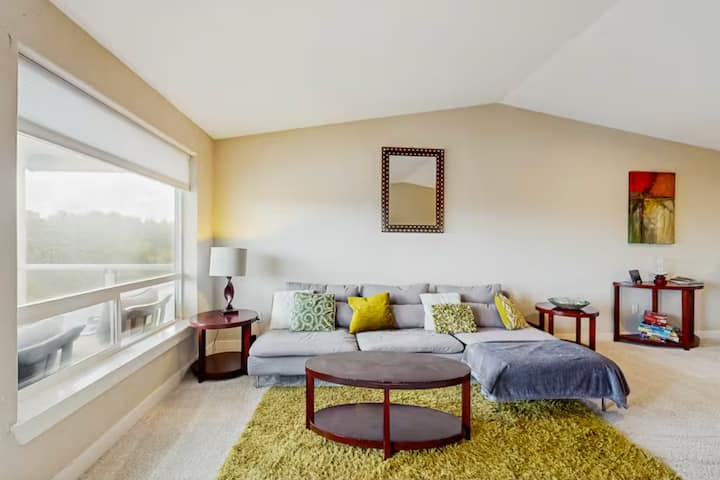 Lighthouse Views In Westport! - Westport