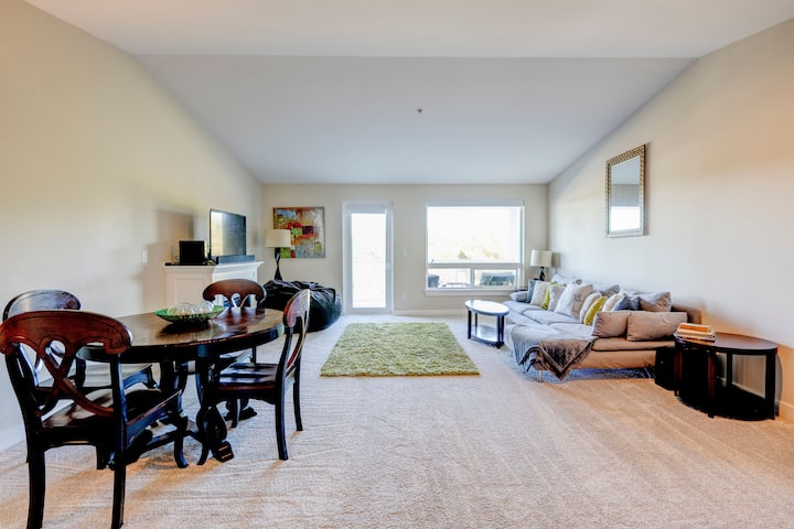 Lighthouse Views In Westport! - Westport, WA