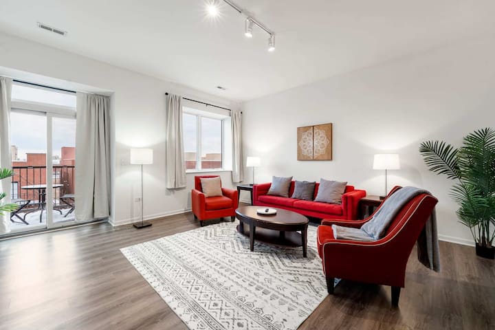 3br · Steps From Mccormick · Balcony & Gym - Chicago