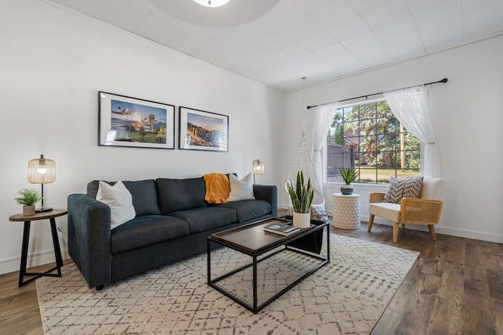 Rex Retreat | Steps To The Big Dino | Sleeps 8 - Drumheller