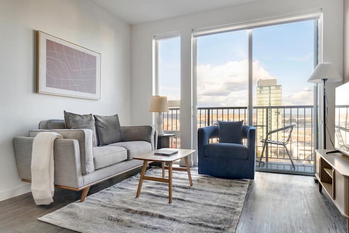 Blueground | New Tacoma, Balcony, Nr Museum - Tacoma, WA