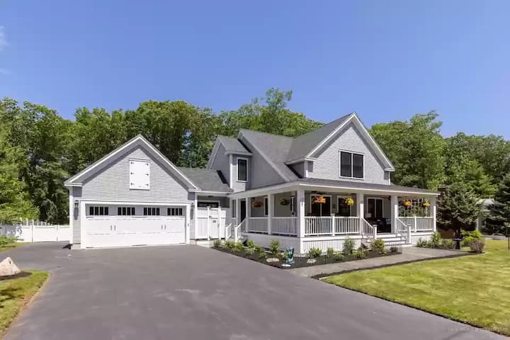 Moody Mermaid — Coastal Comfort And Charm Near Moo - Wells, ME