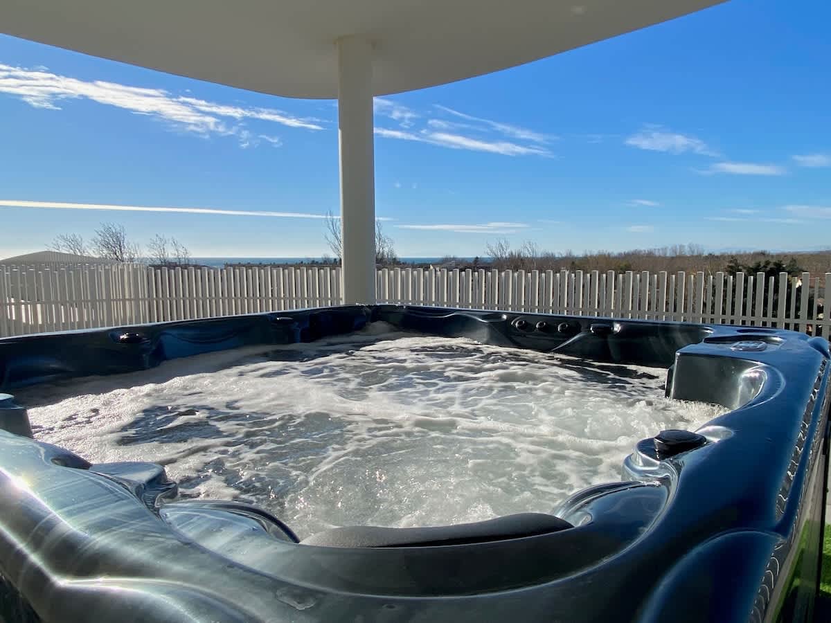 Valras-Plage Luxury: Sea Views, Jacuzzi & Pool! - Apartments for Rent ...