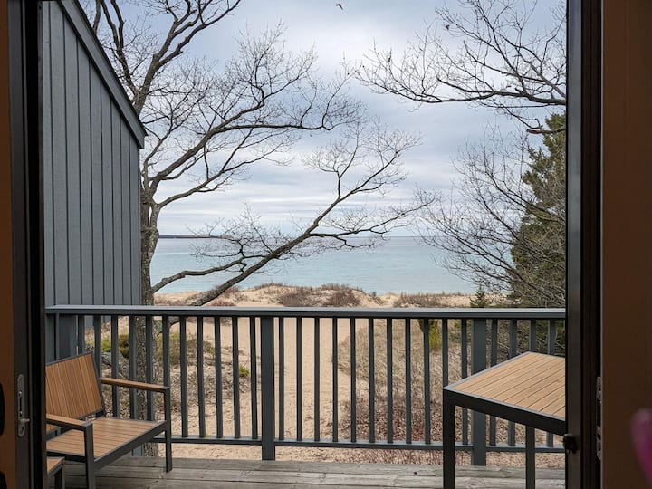 Lakefront Condo On Lake Michigan. Fireplace. - Glen Arbor, MI