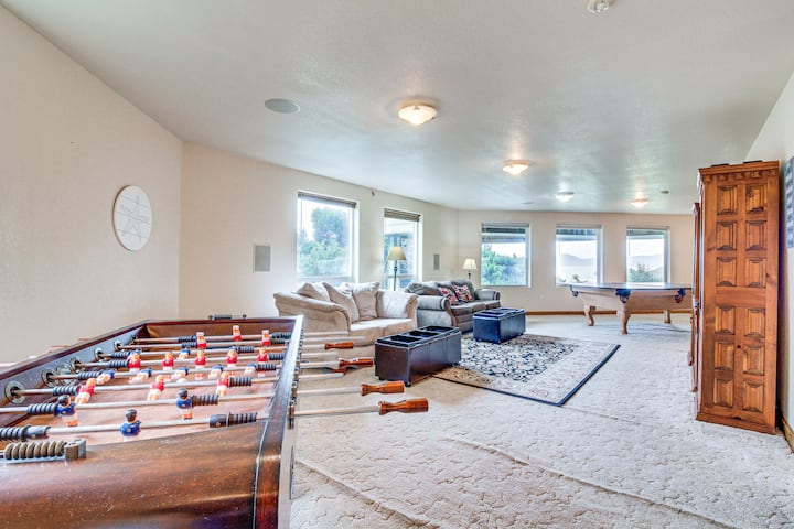 Groups Welcome! Ocean-view Escape In Gold Beach - Sisters Rock State Park, Port Orford