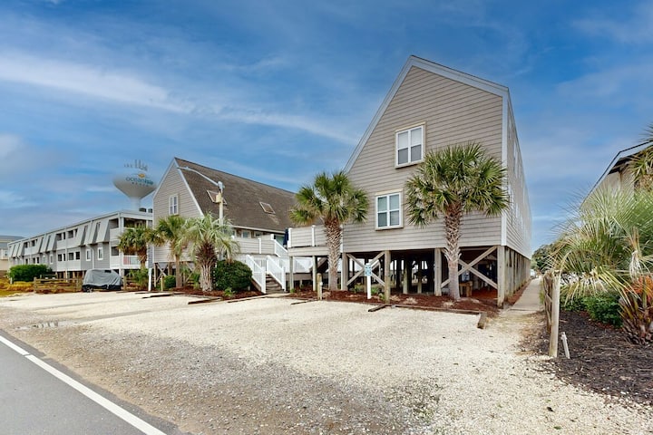 Summer Breeze: Shared Pool And Close To Beach! - Ocean Isle Beach, NC