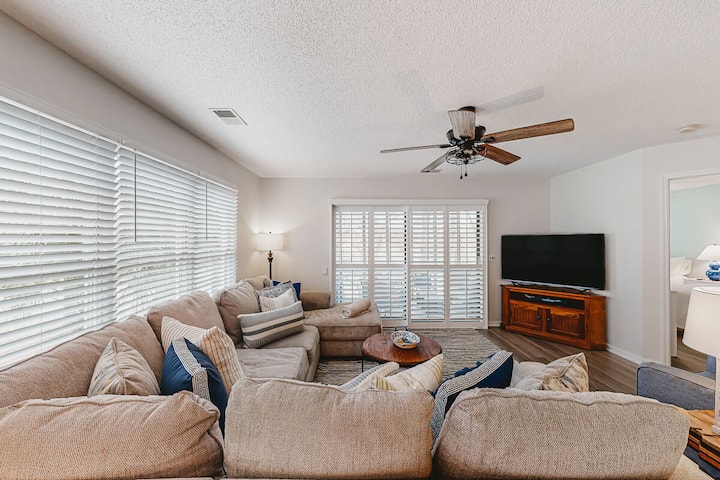 Robin's Nest: Private Balcony, On-site Pools, Golf - Sunset Beach, NC